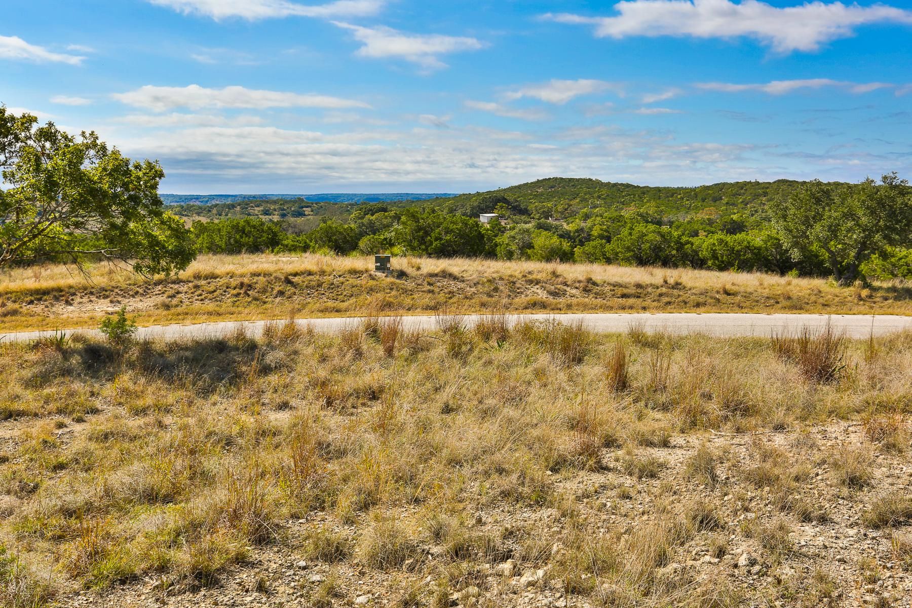 8.12 acres in Kendall County, Texas