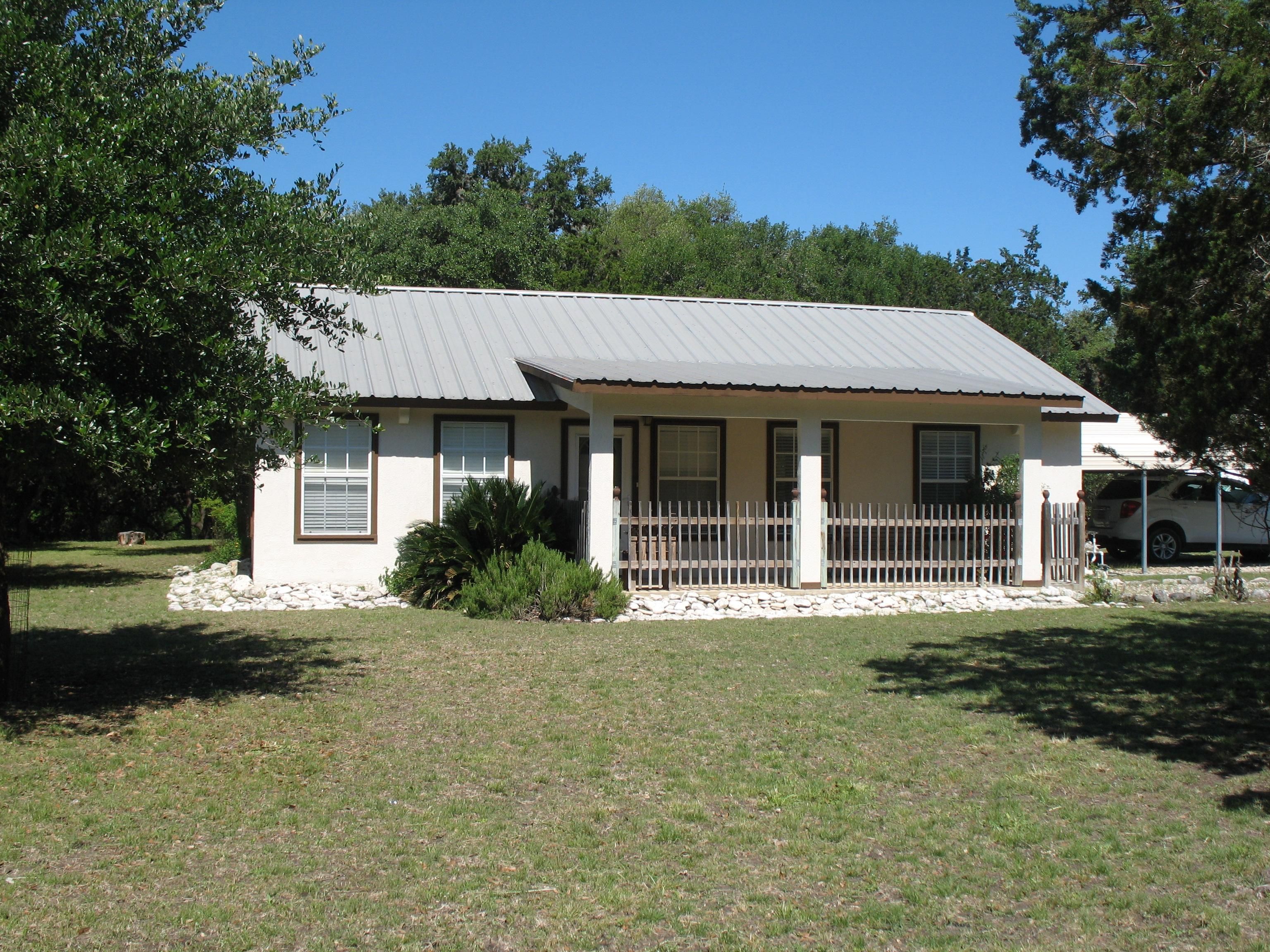 3.27 acres in Real County, Texas