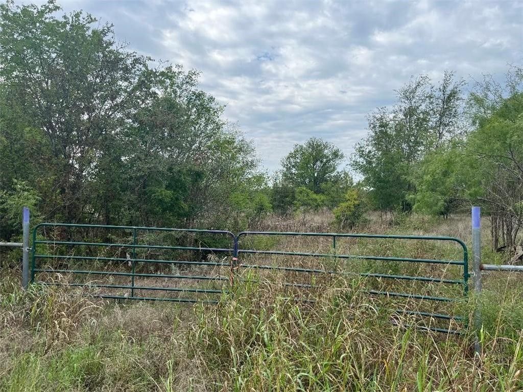 27.3 acres in Falls County, Texas