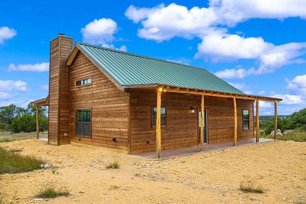 100 acres in Real County, Texas