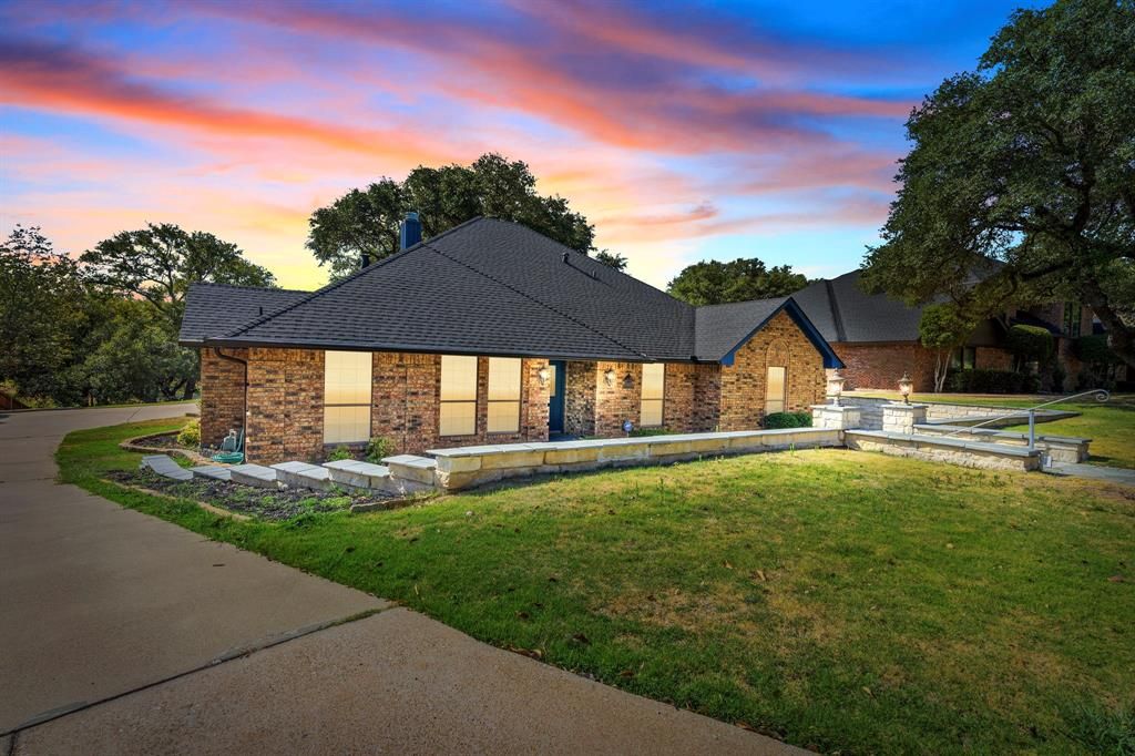 8628 Canyon Crest RD, Fort Worth, TX 76179 | MLS: 20382656 | Land.com