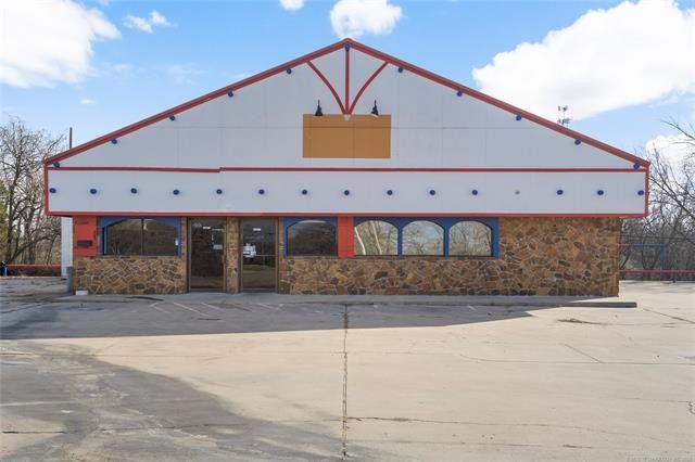 709 N 9th Street, Sapulpa, OK 74066 | MLS: 2402605 | Land.com