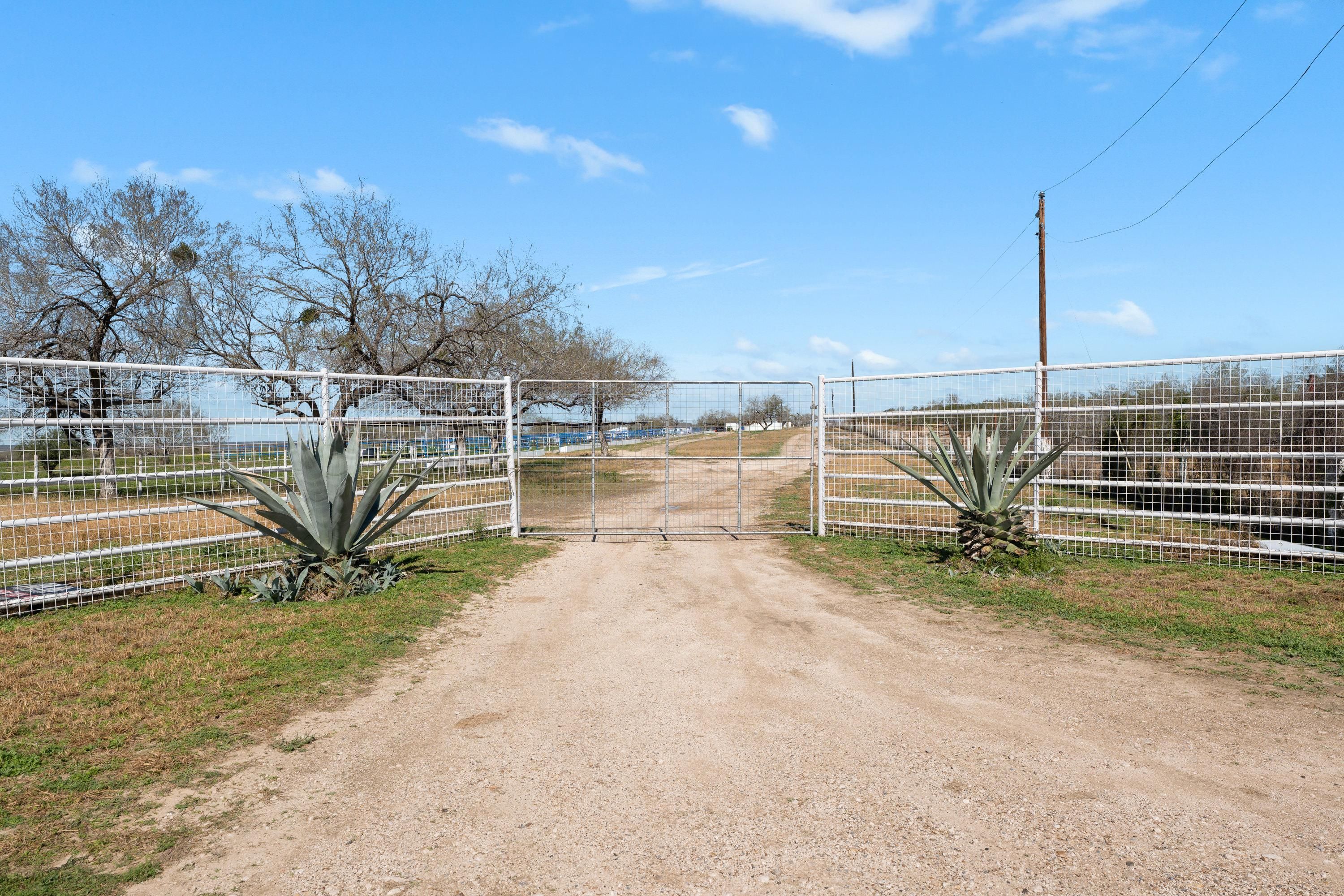 El Conejo Rd, La Gloria, TX 78582 | Land.com