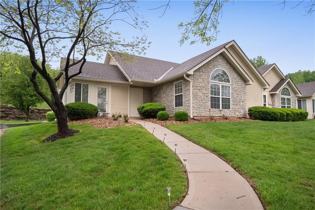 941 NE Devon Drive, Lee's Summit, MO 64064 | MLS: 2486429 | Land.com