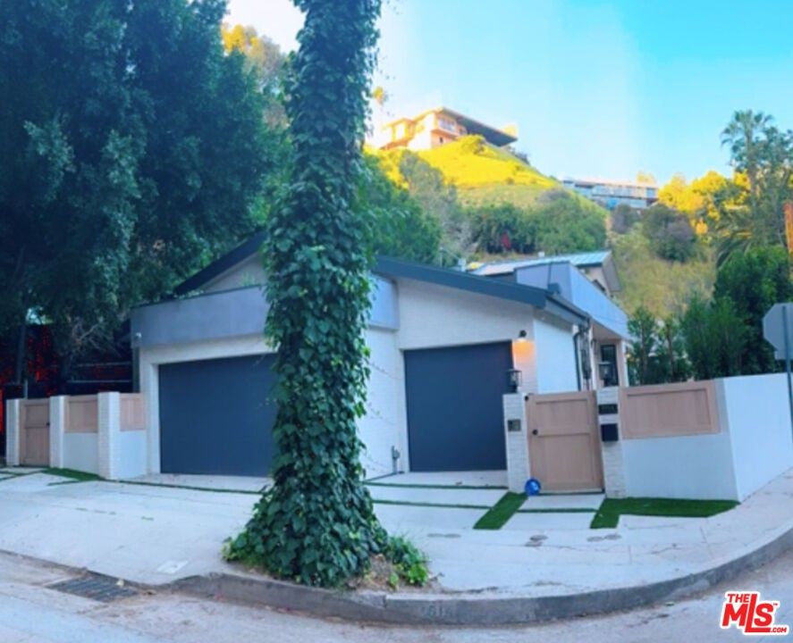 1914 Laurel Canyon Blvd, Los Angeles, CA 90046 | MLS: 24-402103 | Land.com