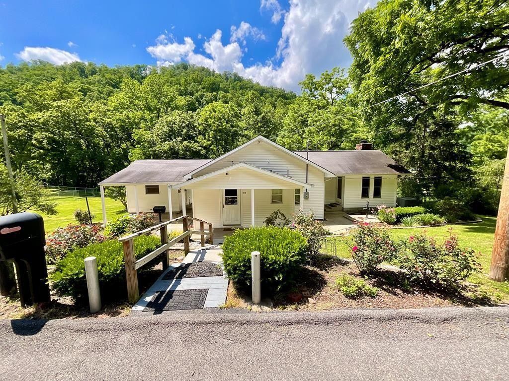 1818 Rocky Road, Pikeville, KY 41501 | MLS: 24013588 | Land.com