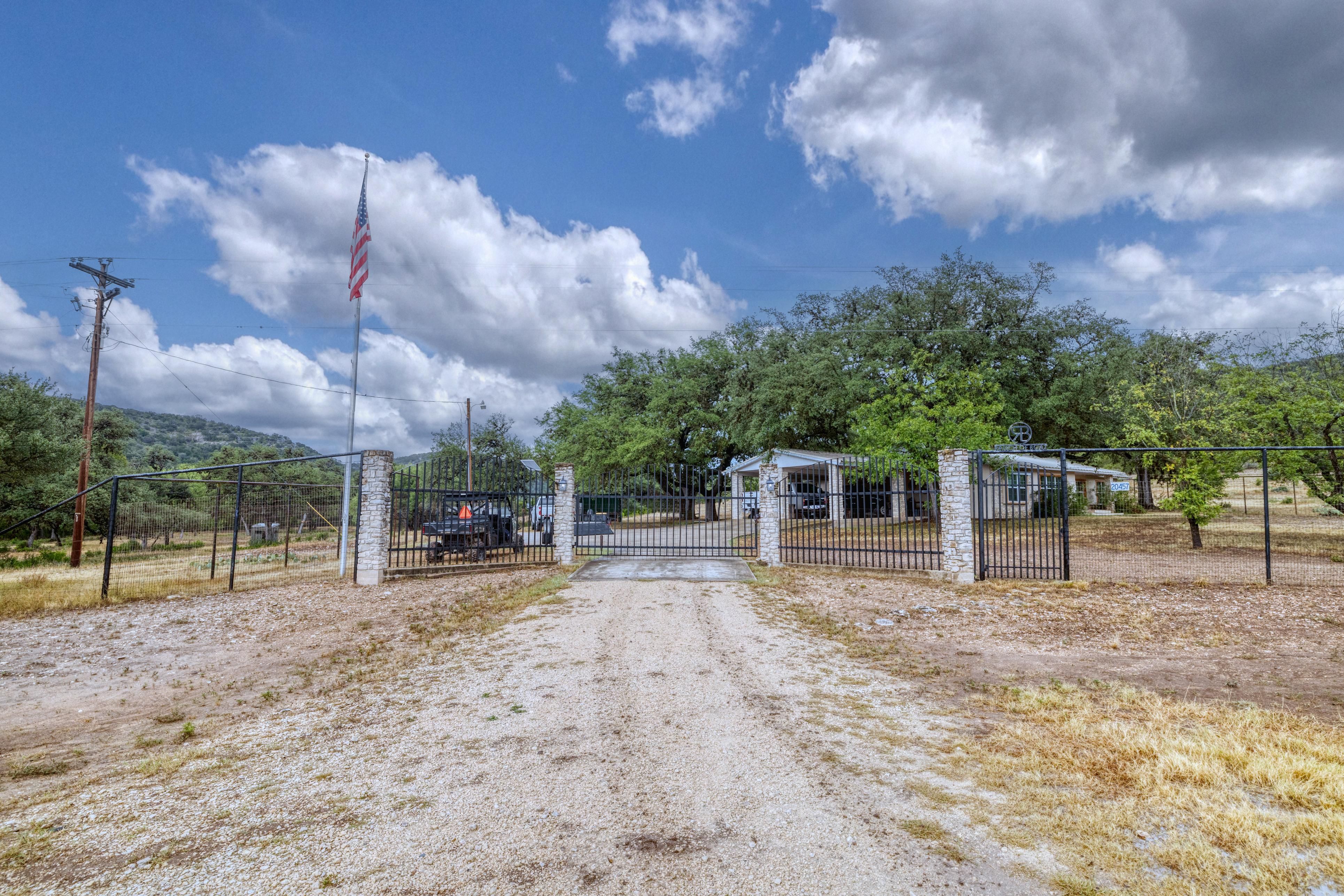 327 acres in Rocksprings, TX, 78880 | Land.com