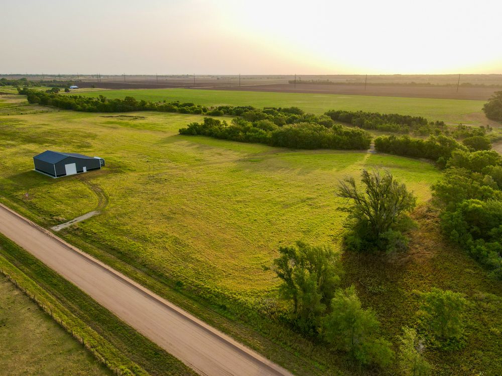 6700 South 295th Street West, Viola, KS 67149 | MLS: Sedgwick 27 | Land.com