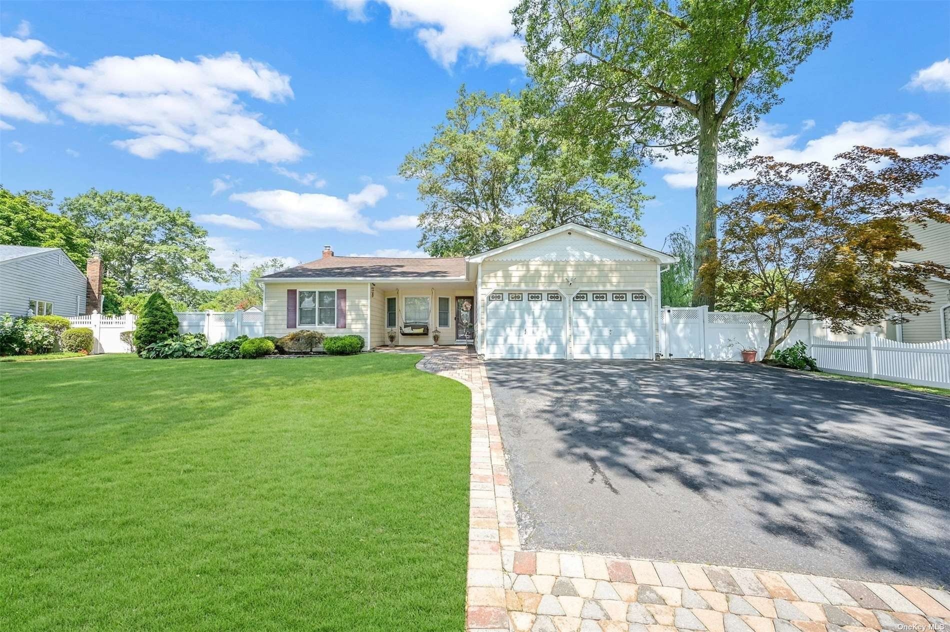 26 Beaumont Lane, Lake Grove, NY 11755 | MLS: 3570688 | Land.com