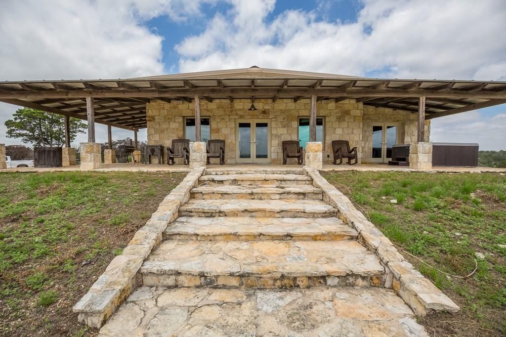 1,124.6 acres in Rocksprings, TX, 78880 | Land.com