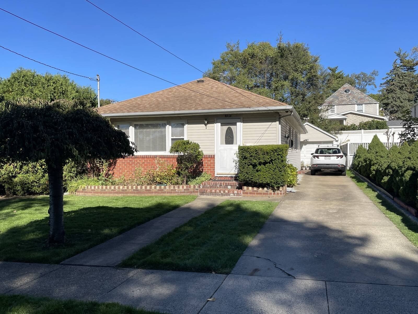 45-15 Iris lane, Great Neck, NY 11020 | MLS: 11359317 | Land.com