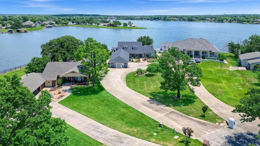 113 Cheyenne Drive, Lake Kiowa, TX 76240 | MLS: 20823633 | Land.com