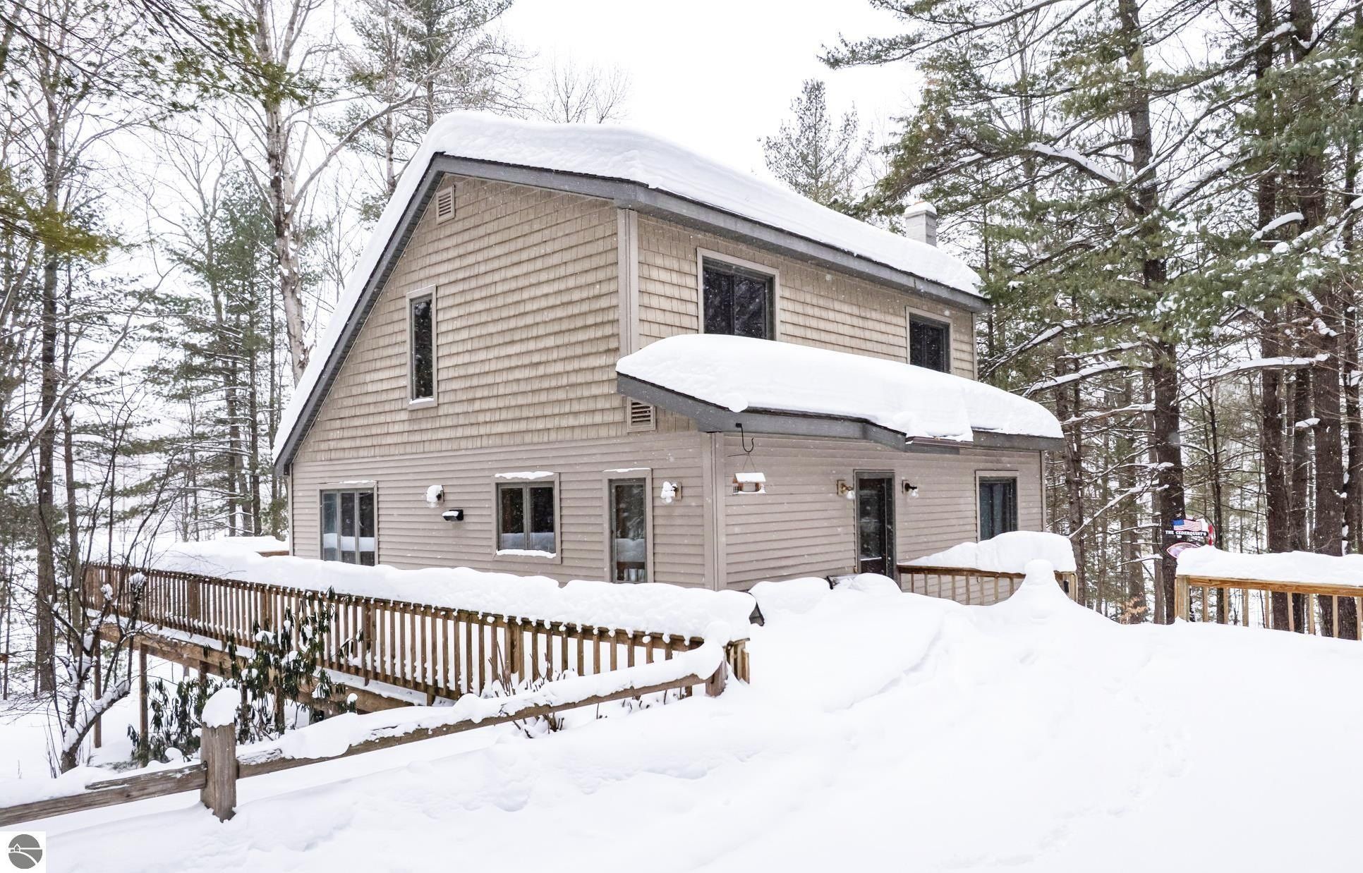 9926 North Long Lake Road, Traverse City, MI 49685 | MLS: 1930925 ...
