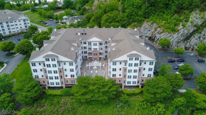 6406 Brookhaven Ct, Pompton Junction, NJ 07457 | MLS: 3966279 | Land.com