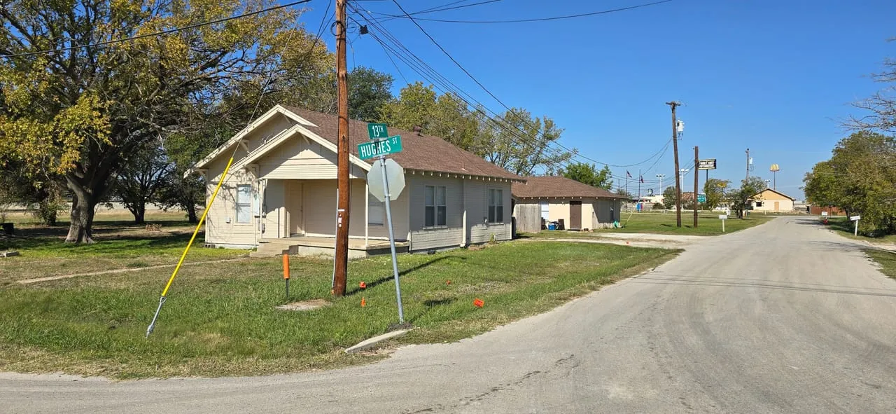 411 Hughes St, Sanger, TX 76266 | MLS: 21106901 | Land.com