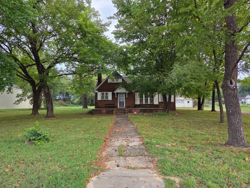 118 E Main St, Charleston, AR 72933 | MLS: 11629884 | Land.com